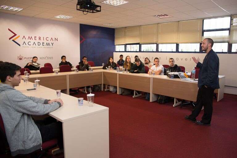 PUCPR recebe primeira turma do American Academy - PUCPR