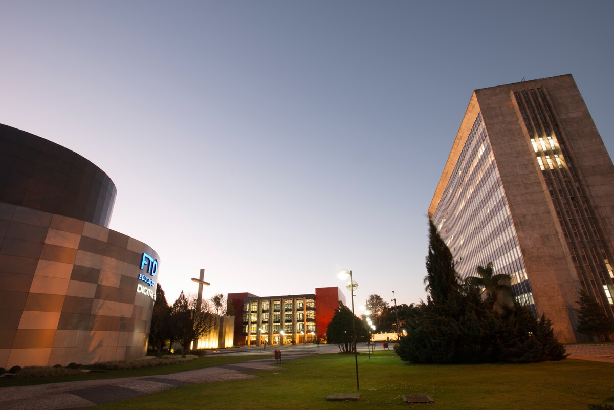 About PUCPR - International